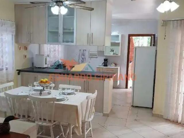 Casa / Sobrado em Condomínio para Locação em Caraguatatuba/SP Martim de Sá 3 Quartos
