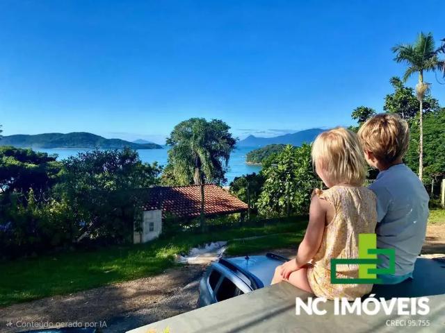 Casa / Sobrado em Condomínio para Locação em Caraguatatuba/SP Praia da Cocanha 4 Quartos