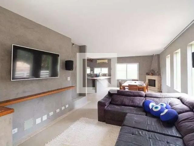 Casa / Sobrado em Condomínio para Locação em Carapicuíba/SP Chácara das Flores 4 Quartos