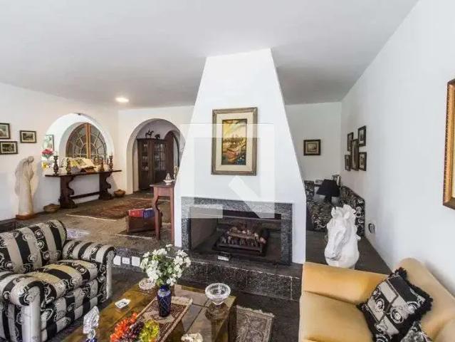 Casa / Sobrado em Condomínio para Locação em Carapicuíba/SP Chácara das Flores 4 Quartos