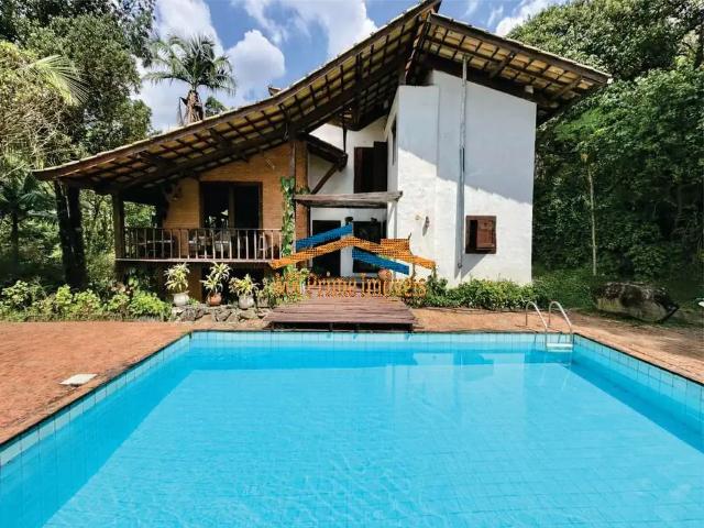 Casa / Sobrado em Condomínio para Locação em Carapicuíba/SP Chácara de La Rocca 3 Quartos