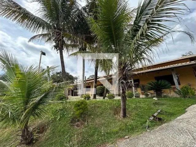 Casa / Sobrado em Condomínio para Locação em Contagem/MG Colonial 4 Quartos