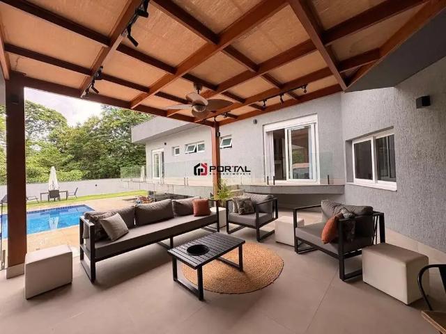 Casa / Sobrado em Condomínio para Locação em Cotia/SP Granja Viana 5 Quartos