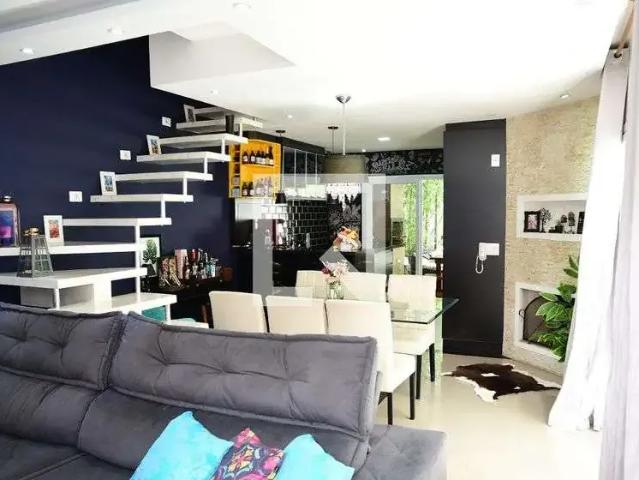 Casa / Sobrado em Condomínio para Locação em Cotia/SP Jardim Barbacena 3 Quartos