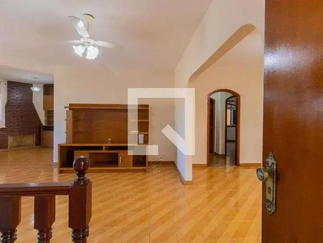 Casa / Sobrado em Condomínio para Locação em Cotia/SP Jardim Barbacena 3 Quartos