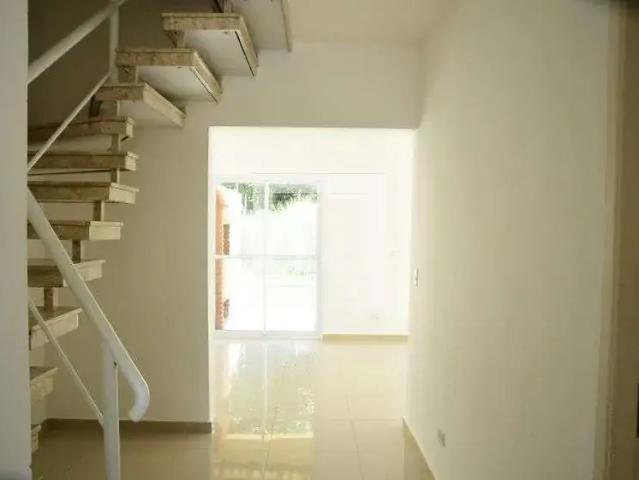 Casa / Sobrado em Condomínio para Locação em Cotia/SP Jardim Pioneira 3 Quartos