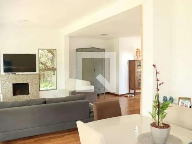 Casa / Sobrado em Condomínio para Locação em Cotia/SP Jardim São Vicente 5 Quartos