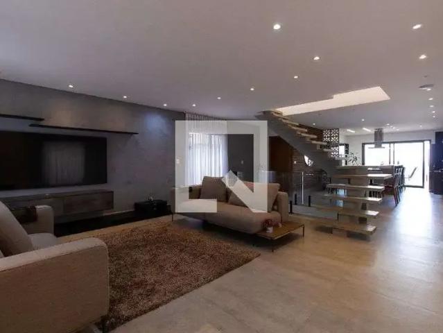 Casa / Sobrado em Condomínio para Locação em Cotia/SP Lajeado 4 Quartos