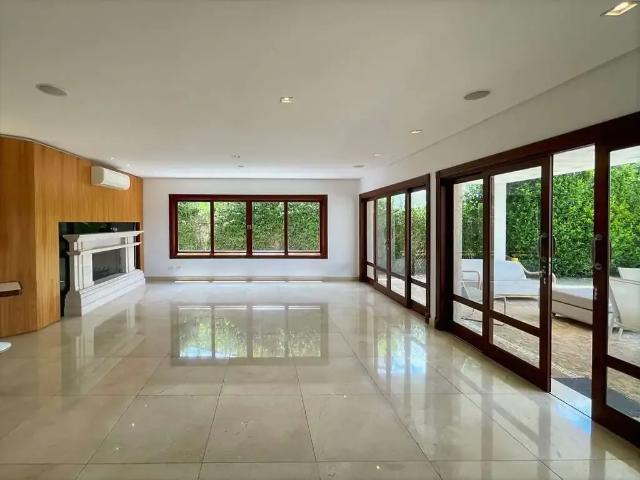 Casa / Sobrado em Condomínio para Locação em Cotia/SP São Paulo II 5 Quartos