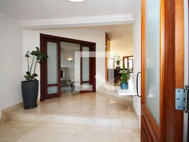Casa / Sobrado em Condomínio para Locação em Cotia/SP São Paulo II 5 Quartos