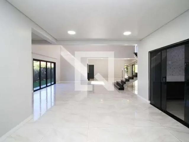Casa / Sobrado em Condomínio para Locação em Cotia/SP Vila de São Fernando 4 Quartos