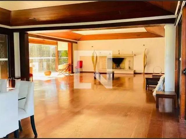Casa / Sobrado em Condomínio para Locação em Cotia/SP Vila Santo Antônio 5 Quartos