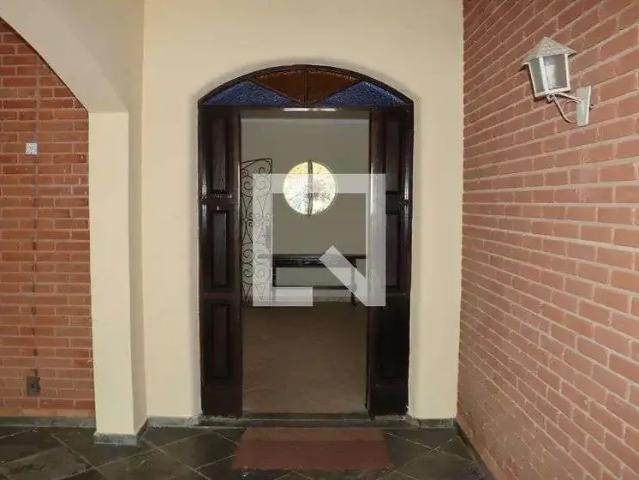 Casa / Sobrado em Condomínio para Locação em Cotia/SP Vila Santo Antônio 7 Quartos