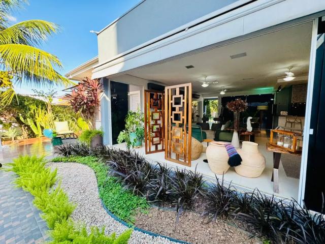 Casa / Sobrado em Condomínio para Locação em Cuiabá/MT Condomínio Belvedere 4 Quartos