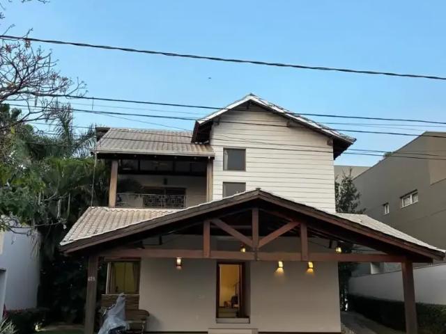Casa / Sobrado em Condomínio para Locação em Cuiabá/MT Jardim Itália 4 Quartos