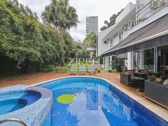 Casa / Sobrado em Condomínio para Locação em Curitiba/PR Mossunguê 6 Quartos