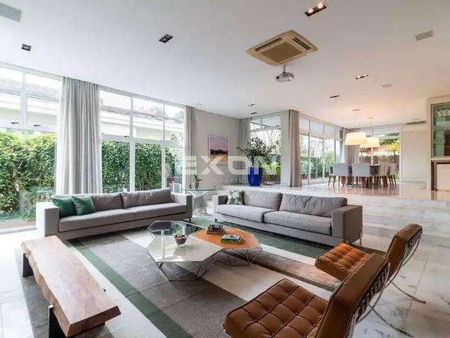 Casa / Sobrado em Condomínio para Locação em Curitiba/PR Campo Comprido 5 Quartos