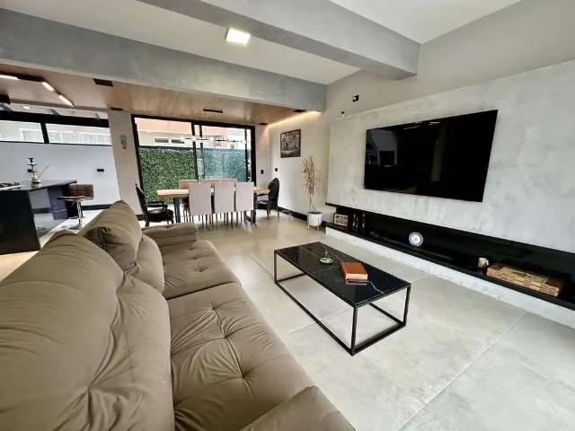Casa / Sobrado em Condomínio para Locação em Curitiba/PR Vista Alegre 3 Quartos