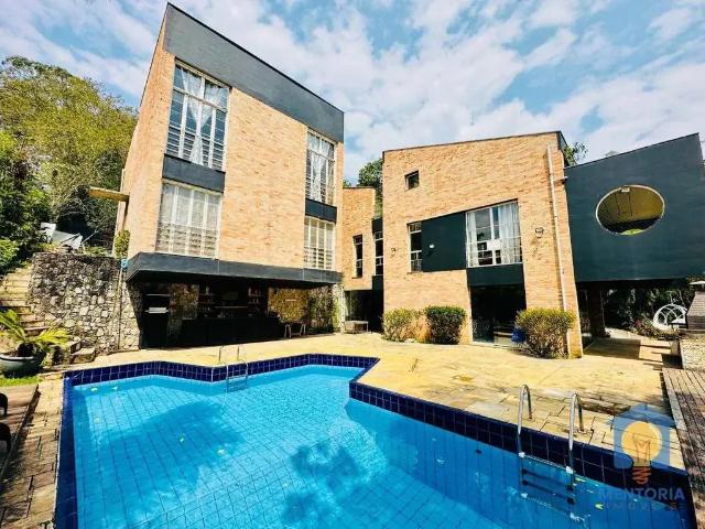 Casa / Sobrado em Condomínio para Locação em Embu das Artes/SP Condomínio Green Valley 6 Quartos