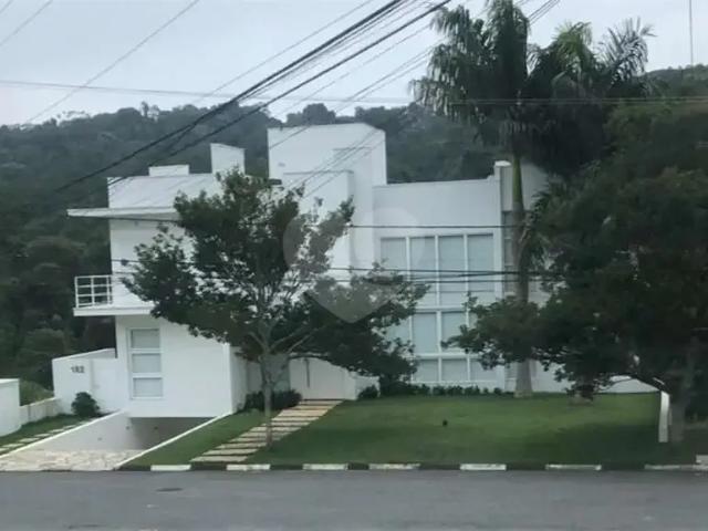Casa / Sobrado em Condomínio para Locação em Embu das Artes/SP Jardim Indaiá 5 Quartos