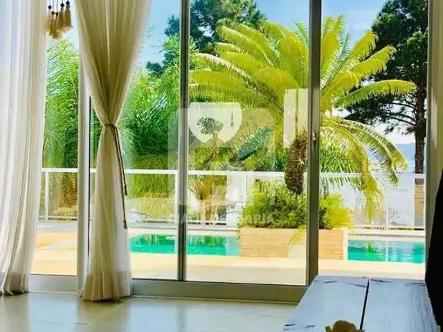 Casa / Sobrado em Condomínio para Locação em Florianópolis/SC Cacupé 4 Quartos
