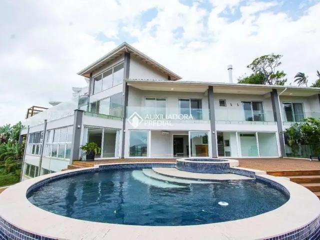Casa / Sobrado em Condomínio para Locação em Florianópolis/SC Cacupé 5 Quartos