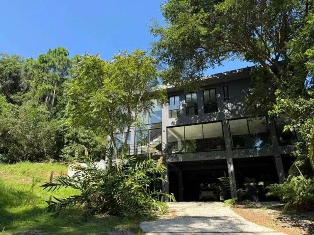 Casa / Sobrado em Condomínio para Locação em Florianópolis/SC Campeche 4 Quartos