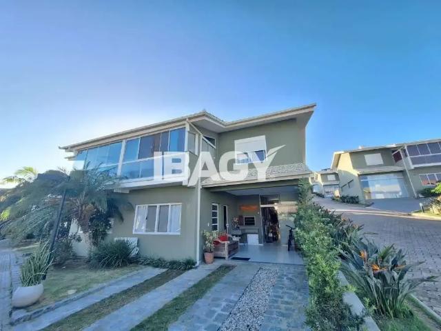 Casa / Sobrado em Condomínio para Locação em Florianópolis/SC Barra da Lagoa 3 Quartos