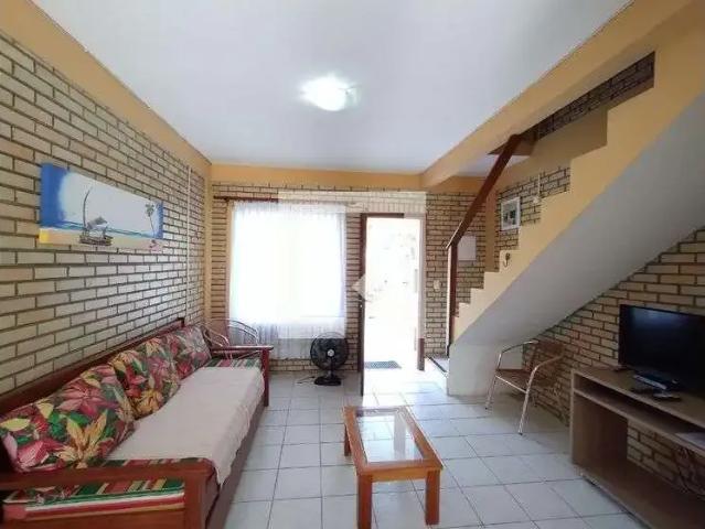 Casa / Sobrado em Condomínio para Locação em Florianópolis/SC Barra da Lagoa 2 Quartos
