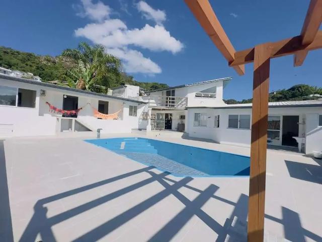 Casa / Sobrado em Condomínio para Locação em Florianópolis/SC Morro da Cruz 4 Quartos