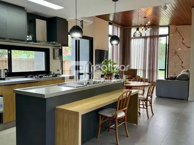 Casa / Sobrado em Condomínio para Locação em Florianópolis/SC Morro das Pedras 3 Quartos