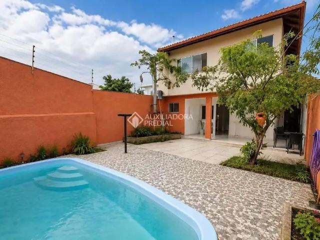 Casa / Sobrado em Condomínio para Locação em Florianópolis/SC São João do Rio Vermelho 5 Quartos