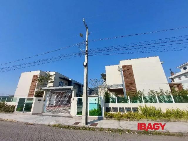 Casa / Sobrado em Condomínio para Locação em Florianópolis/SC Ribeirão da Ilha 3 Quartos