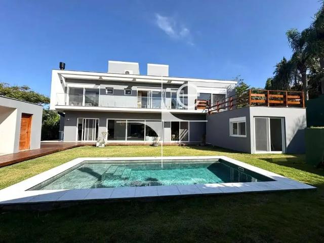 Casa / Sobrado em Condomínio para Locação em Florianópolis/SC Rio Tavares 4 Quartos