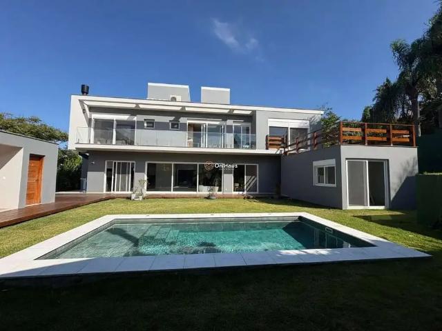 Casa / Sobrado em Condomínio para Locação em Florianópolis/SC Rio Tavares 5 Quartos