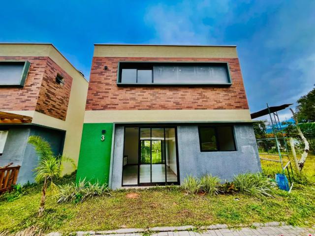 Casa / Sobrado em Condomínio para Locação em Garopaba/SC Encantada 3 Quartos