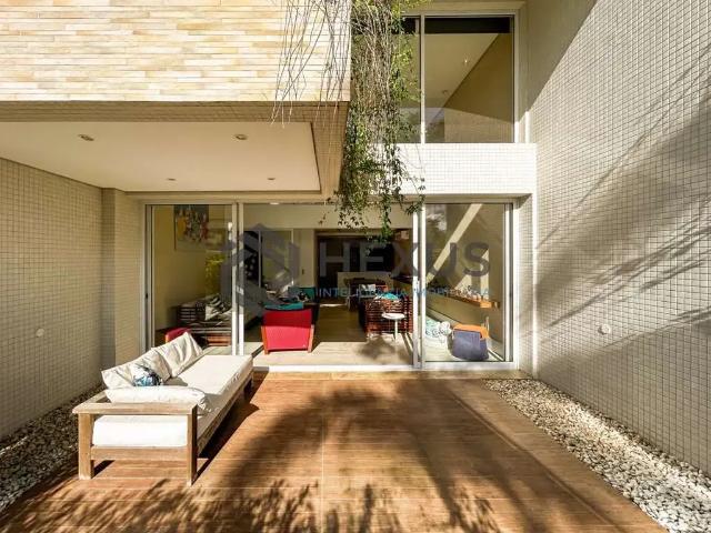 Casa / Sobrado em Condomínio para Locação em Guarujá/SP Balneário Praia do Pernambuco 7 Quartos
