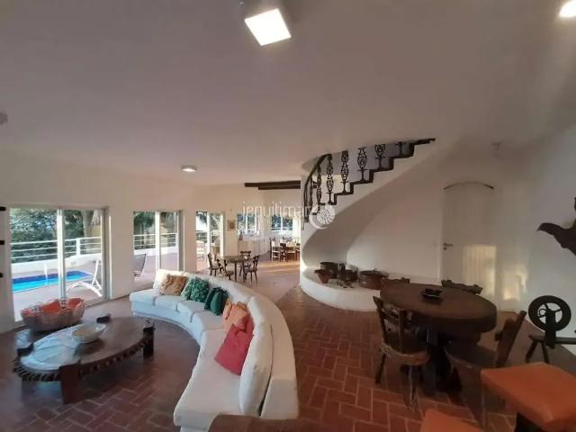 Casa / Sobrado em Condomínio para Locação em Guarujá/SP Enseada 4 Quartos