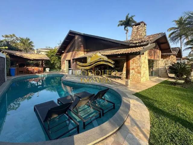 Casa / Sobrado em Condomínio para Locação em Guarujá/SP Enseada 5 Quartos