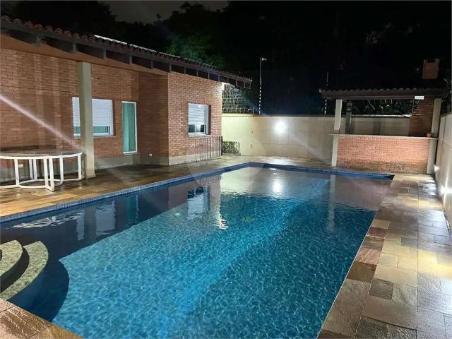 Casa / Sobrado em Condomínio para Locação em Guarujá/SP Enseada 3 Quartos