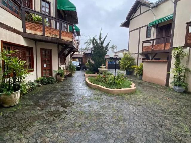 Casa / Sobrado em Condomínio para Locação em Guarujá/SP Enseada 3 Quartos