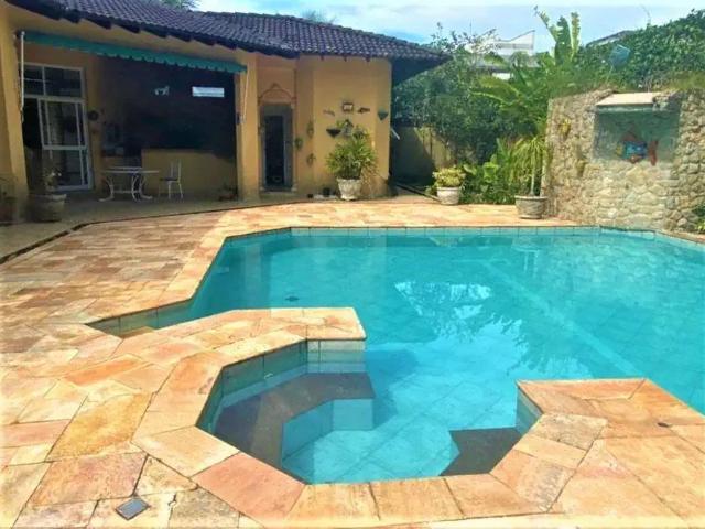 Casa / Sobrado em Condomínio para Locação em Guarujá/SP Jardim Acapulco 5 Quartos