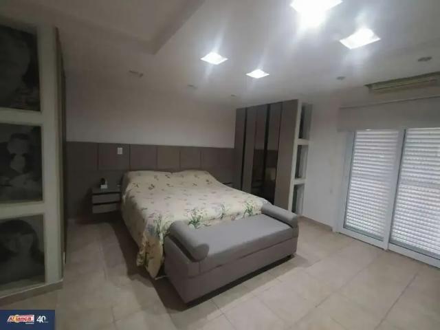 Casa / Sobrado em Condomínio para Locação em Guarulhos/SP Vila Galvão 5 Quartos