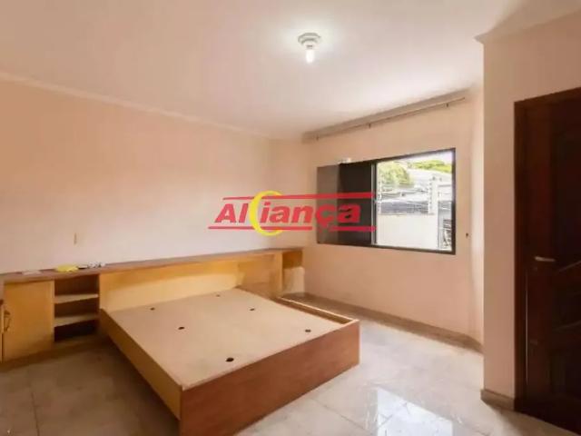 Casa / Sobrado em Condomínio para Locação em Guarulhos/SP Cidade Maia 4 Quartos