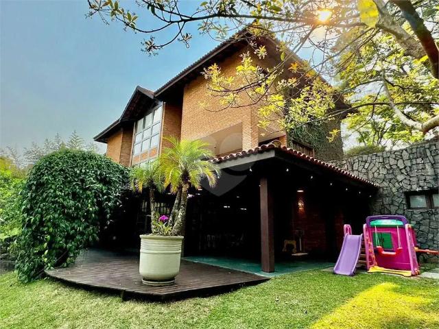 Casa / Sobrado em Condomínio para Locação em Jandira/SP Altos de São Fernando 4 Quartos