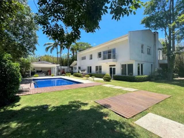 Casa / Sobrado em Condomínio para Locação em Jandira/SP Altos de São Fernando 4 Quartos