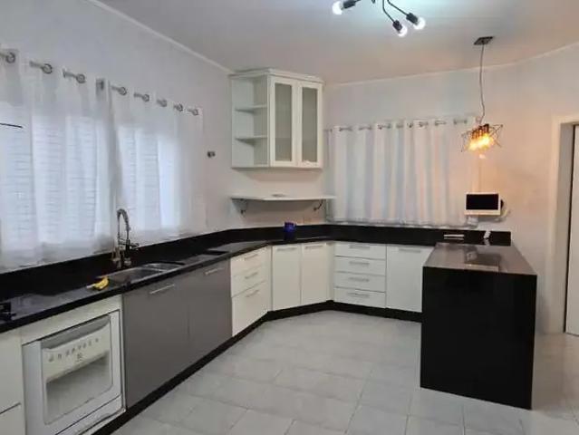 Casa / Sobrado em Condomínio para Locação em Jandira/SP Nova Higienópolis 4 Quartos