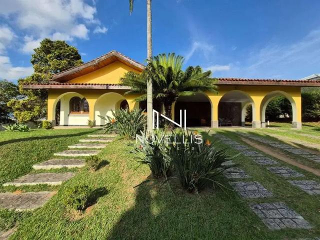 Casa / Sobrado em Condomínio para Locação em Jacareí/SP Jardim Califórnia 4 Quartos