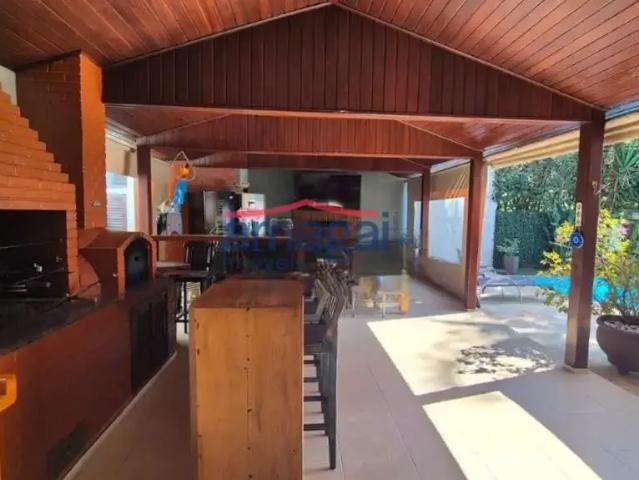 Casa / Sobrado em Condomínio para Locação em Jacareí/SP Jardim Coleginho 4 Quartos
