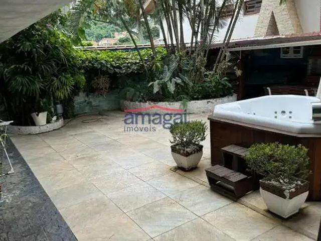Casa / Sobrado em Condomínio para Locação em Jacareí/SP Jardim Coleginho 4 Quartos